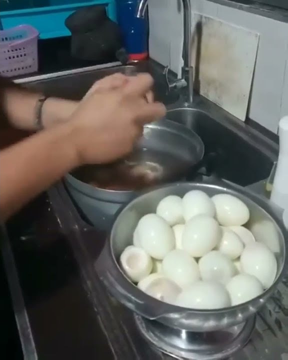 cara cepat mengupas telur - YouTube