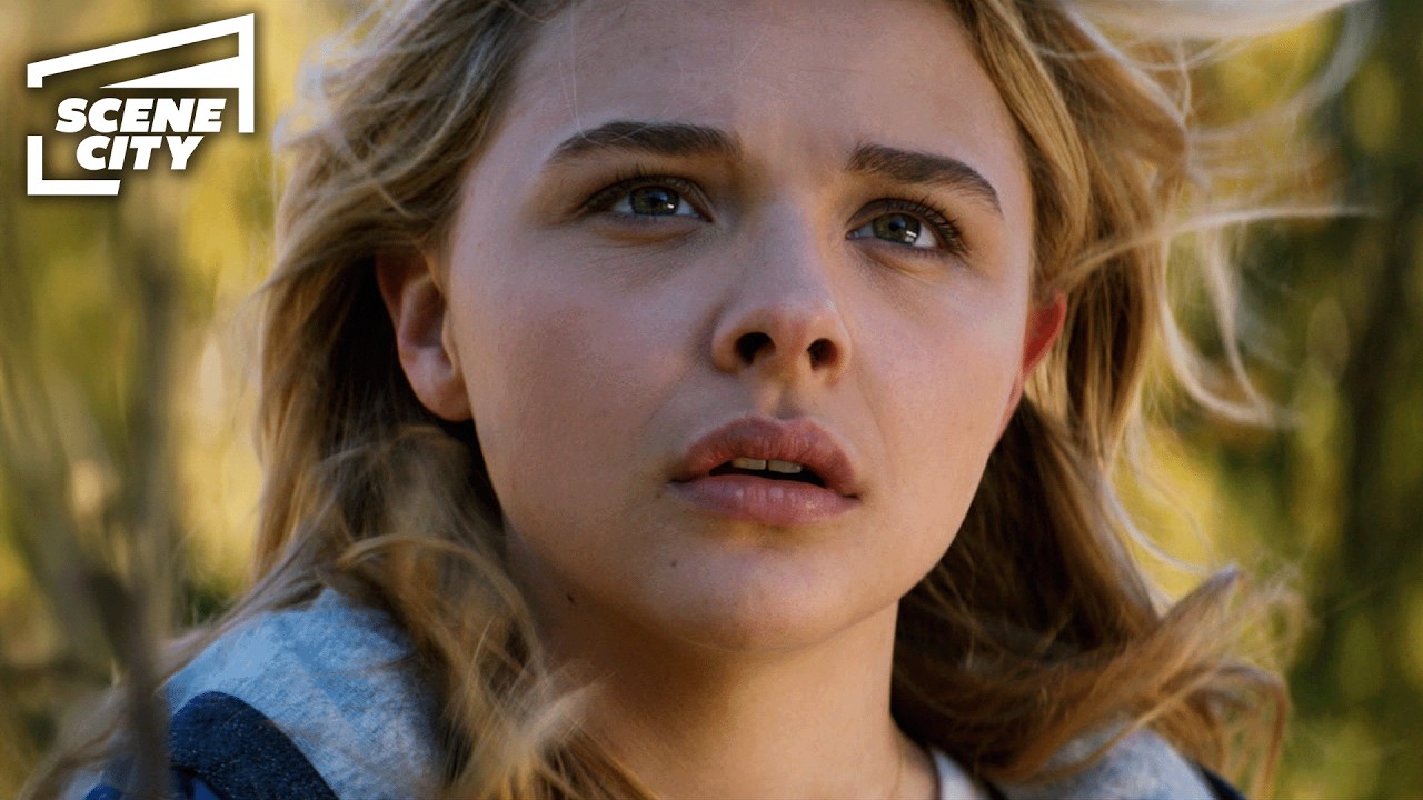 Cassie Risks Everything to Keep Sam Alive | The 5th Wave (Chloë Grace ...