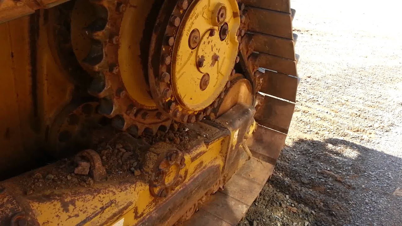 Cat D5M XL Dozer...walk around - YouTube