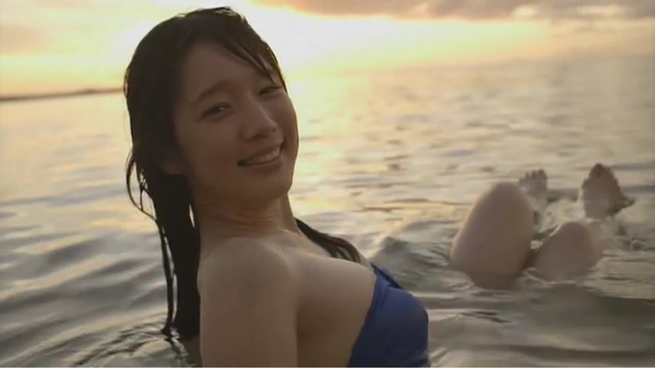 内田真礼 Uchida Maaya in Bikini - YouTube