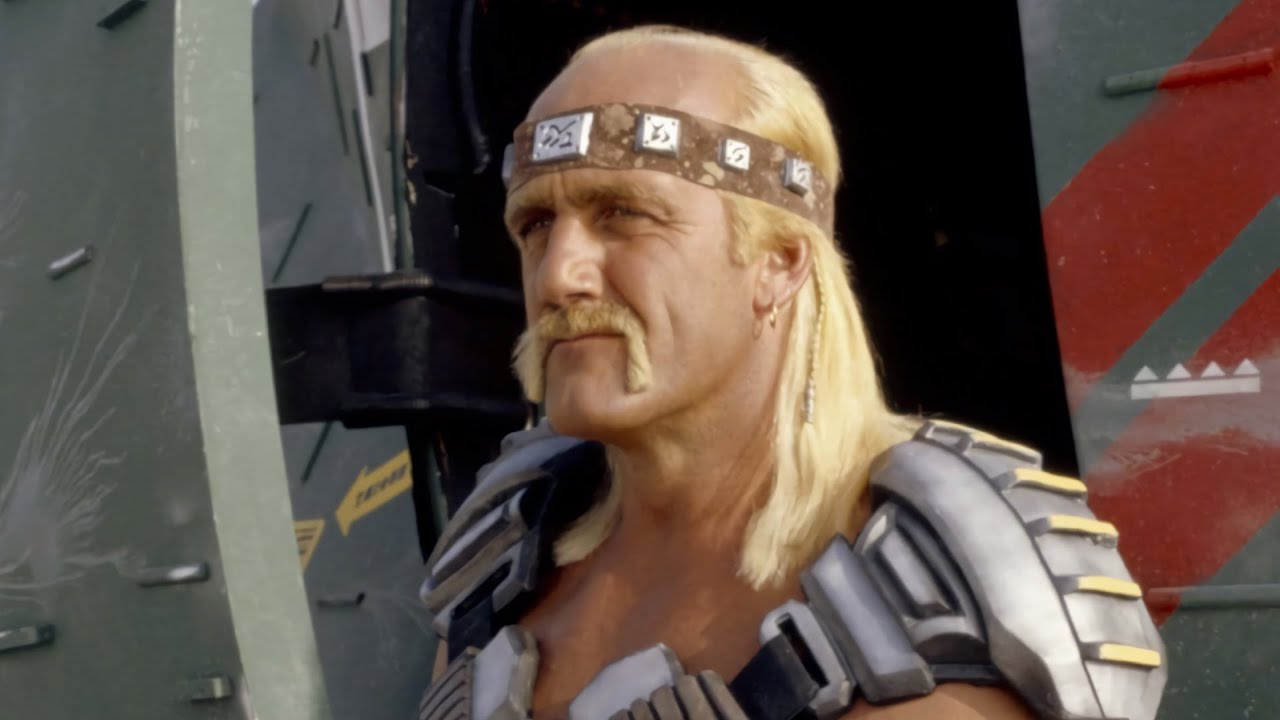 Hulk Hogan vs Predator - Suburban Commando caught in alien invader rip ...