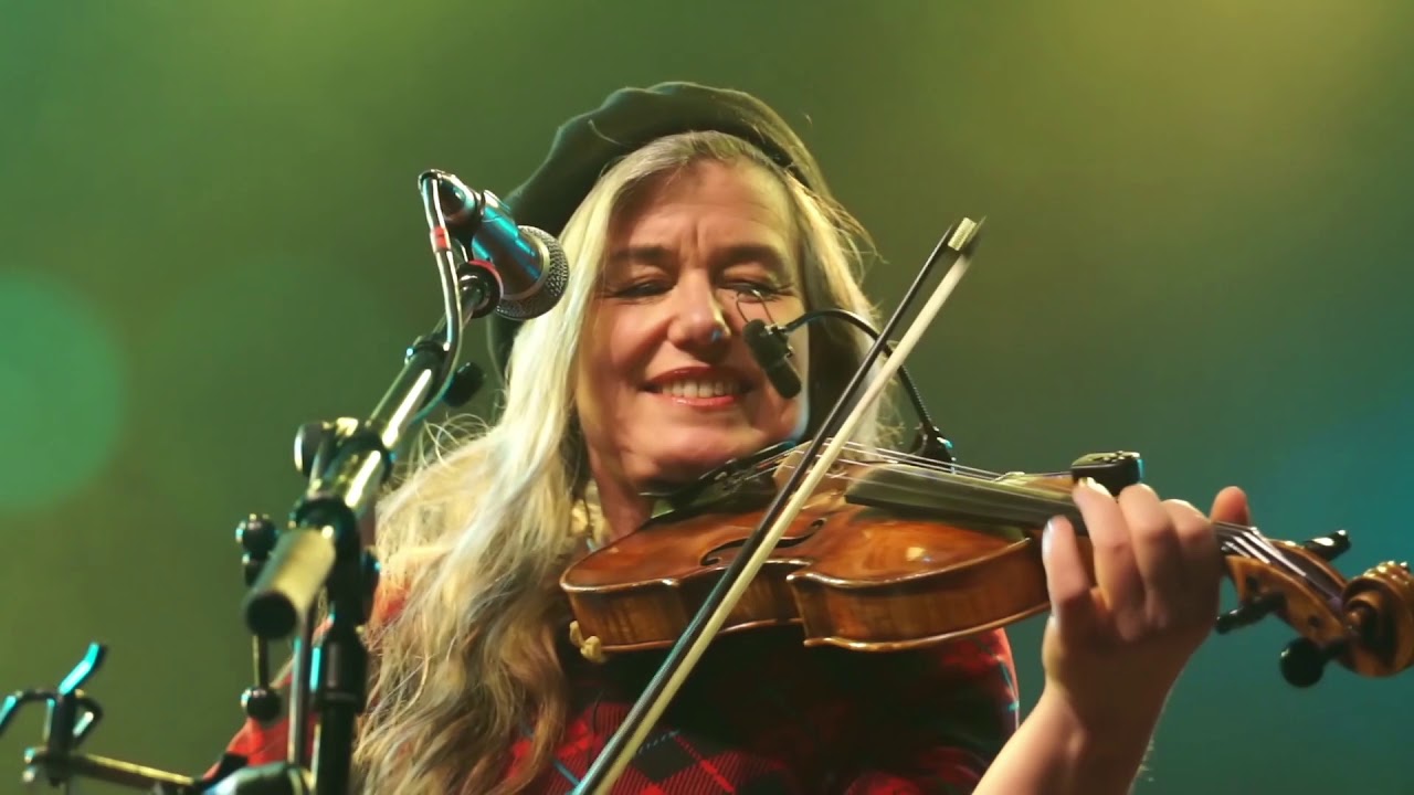 Wide Range - Far Away - LIVE @ Wellenbrecher Festival - YouTube