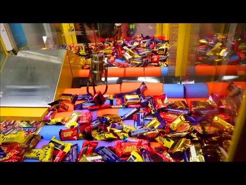 CANDY PUSHER CLAW MACHINE WITH A WIGGLE - YouTube