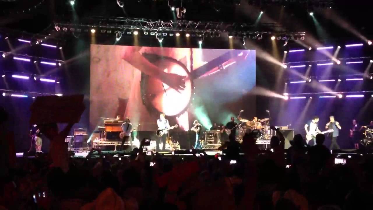 Rascal flatts banjo live at cmc rocks the hunter 2013 - YouTube