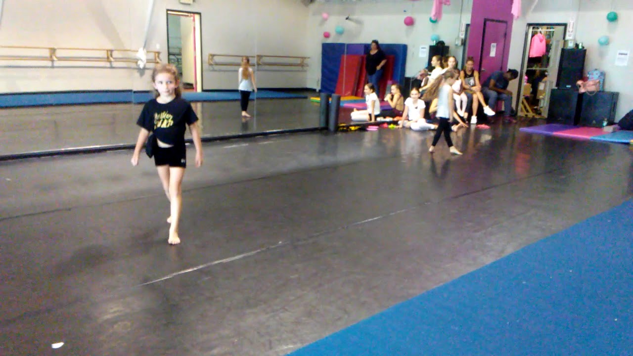 Mia dance factory - YouTube