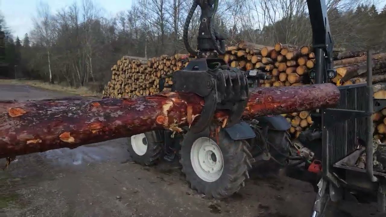 Häng med på en walkaround på Moheda 101 skogsvagn - YouTube