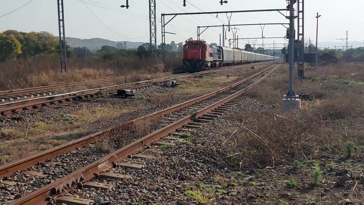 Transnet class 34GM-EMDs and some cars - YouTube