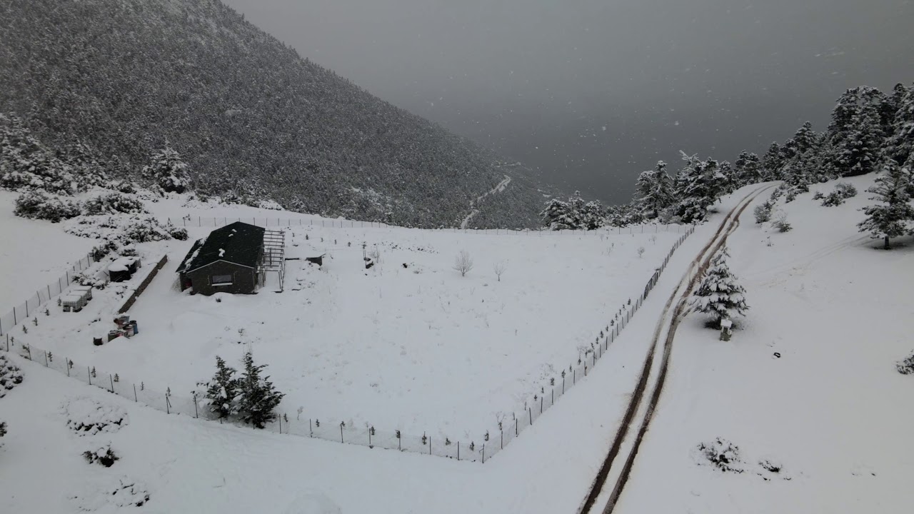 ΑΓΙΑ ΕΥΘΥΜΙΑ ΧΙΟΝΙΣΜΕΝΗ ΤΡΥΠΗ [ AGIA EFTHIMIA 2021 DRONE VIDEO FHD ...