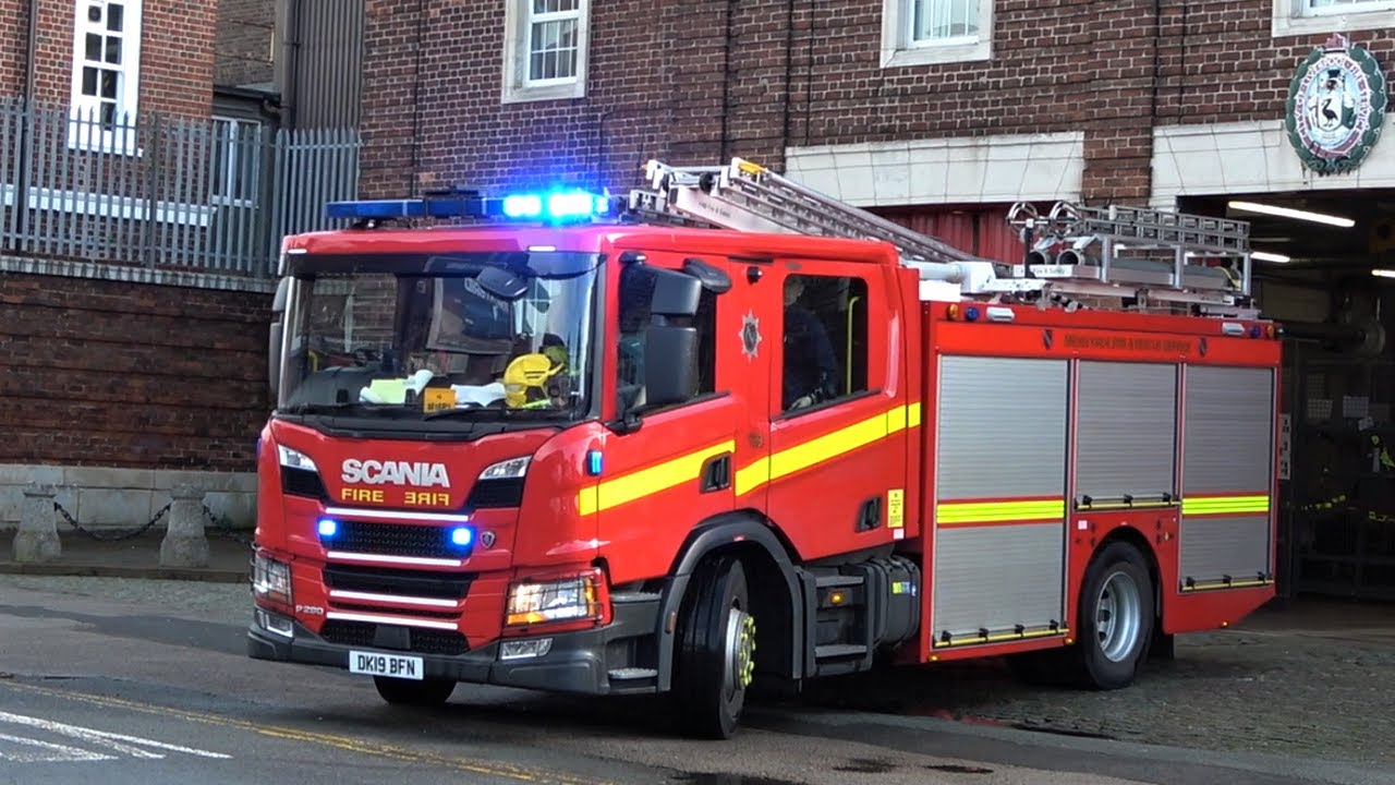 Merseyside Fire & Rescue Service - Aintree New Rescue Pump Turnout ...