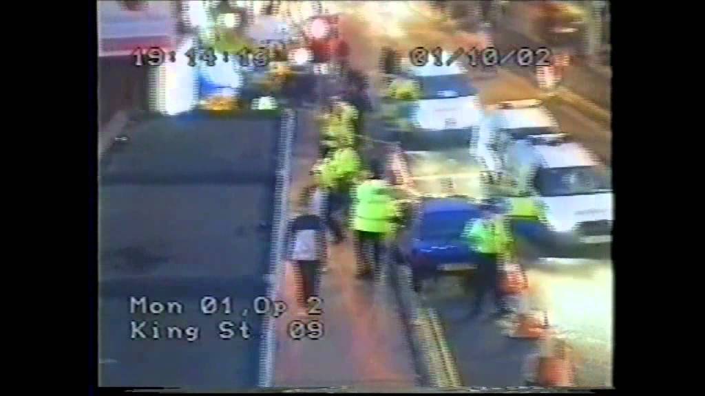 Football Hooligans Everton Fight Wrexham - YouTube