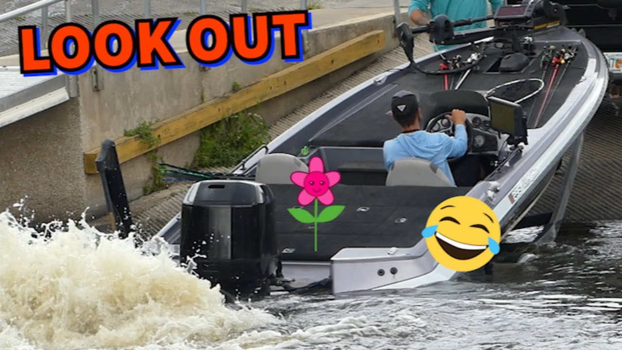 At The Boat Ramp Power Loading Went Crazy Yeah - YouTube
