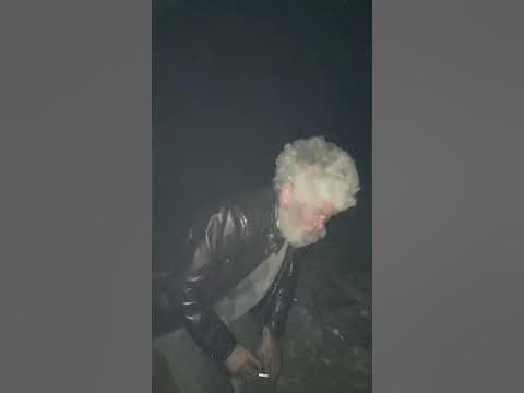 ПОДАРИЛЕ БОМЖЕ КОЖАНКУ - YouTube