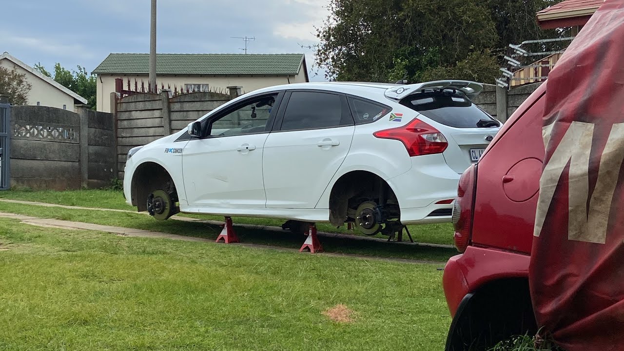 My Ford Focus ST broke | Replacing the clutch - YouTube