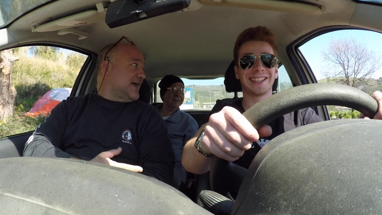 TUTORIAL - Come guidare la macchina - YouTube