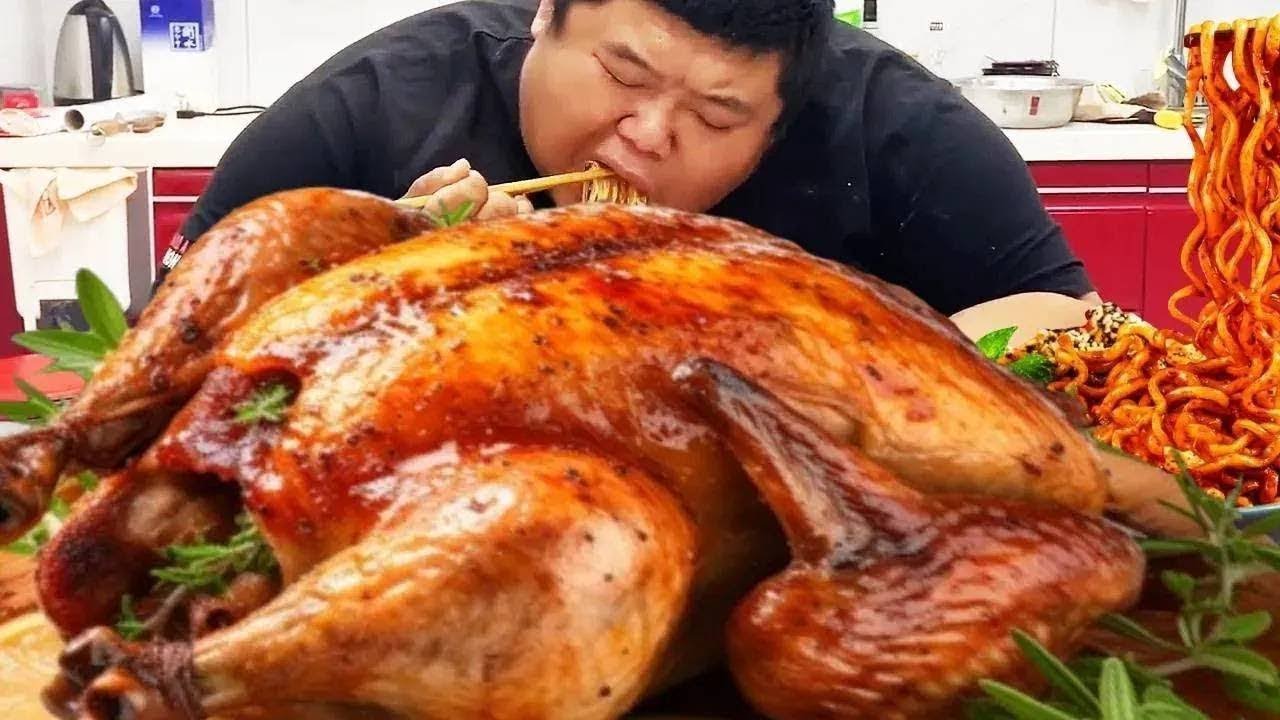 Fat brother roasted a 13-pound turkey for 4 hours, and his brothers ...