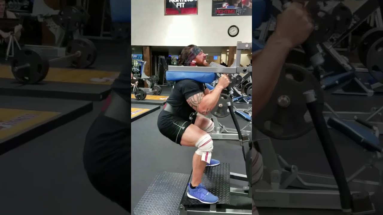 427lbs matrix squat - YouTube