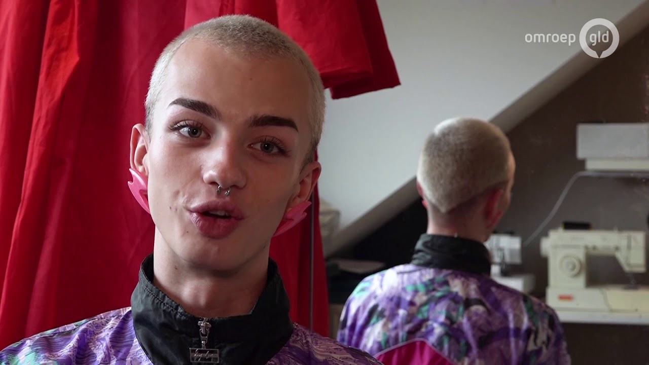 Mode ontwerper Aron van Groos Uit met Esther - YouTube