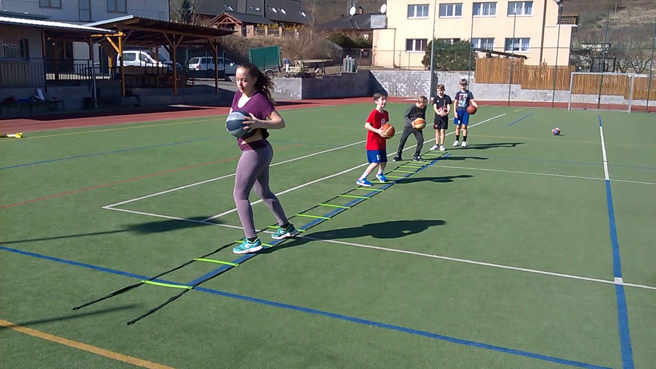 Snake Hops (Hold) www.BasketballDrills.cz - YouTube