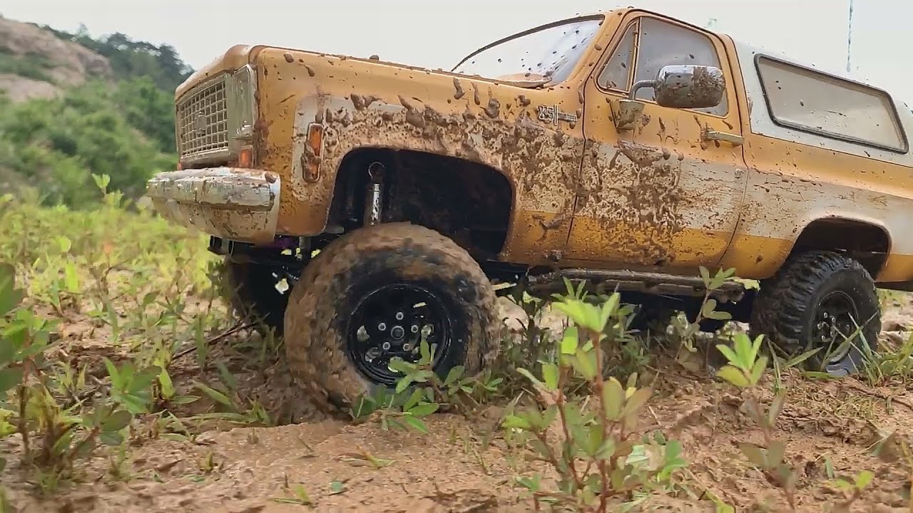 1/10 Scale RC Car : RC4WD Chevrolet K-5 Blazer Muddy Driving #4. - YouTube