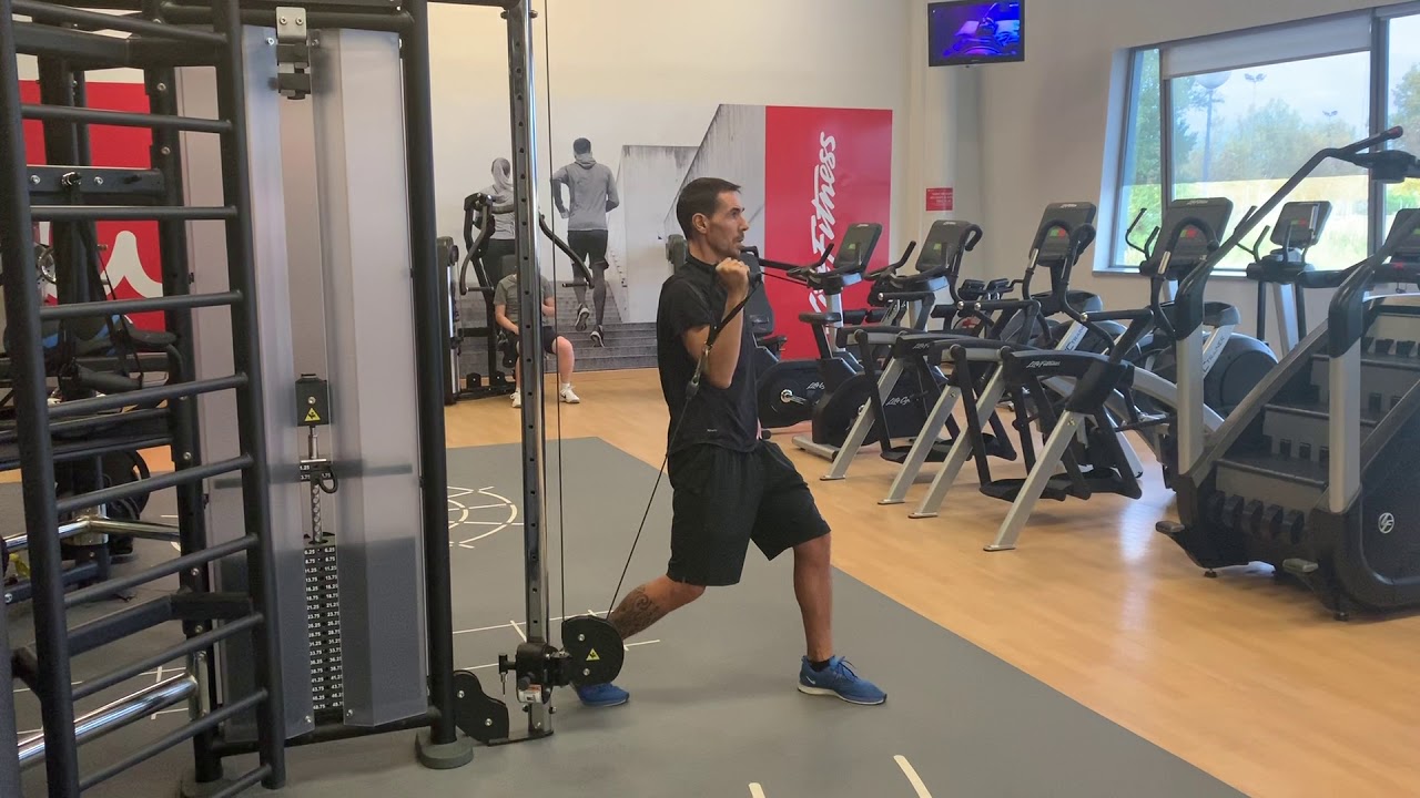 15 PRESS HOMBRO EN POLEA A UNA MANO - YouTube