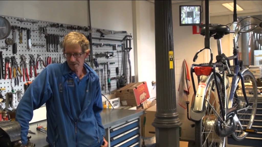 Interviews bij de fietsenmaker - YouTube