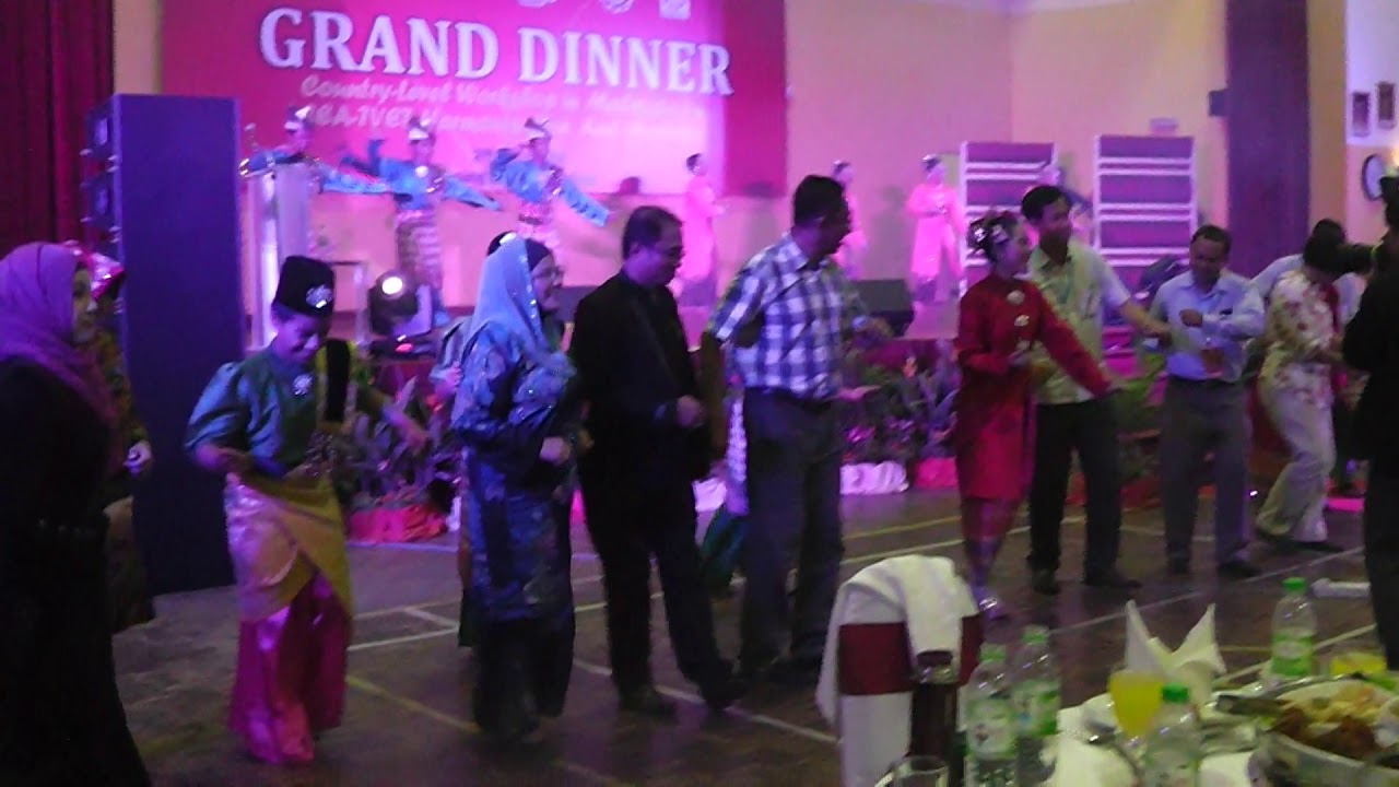 TARIAN JOGET LAMBAK SSeMJ - YouTube