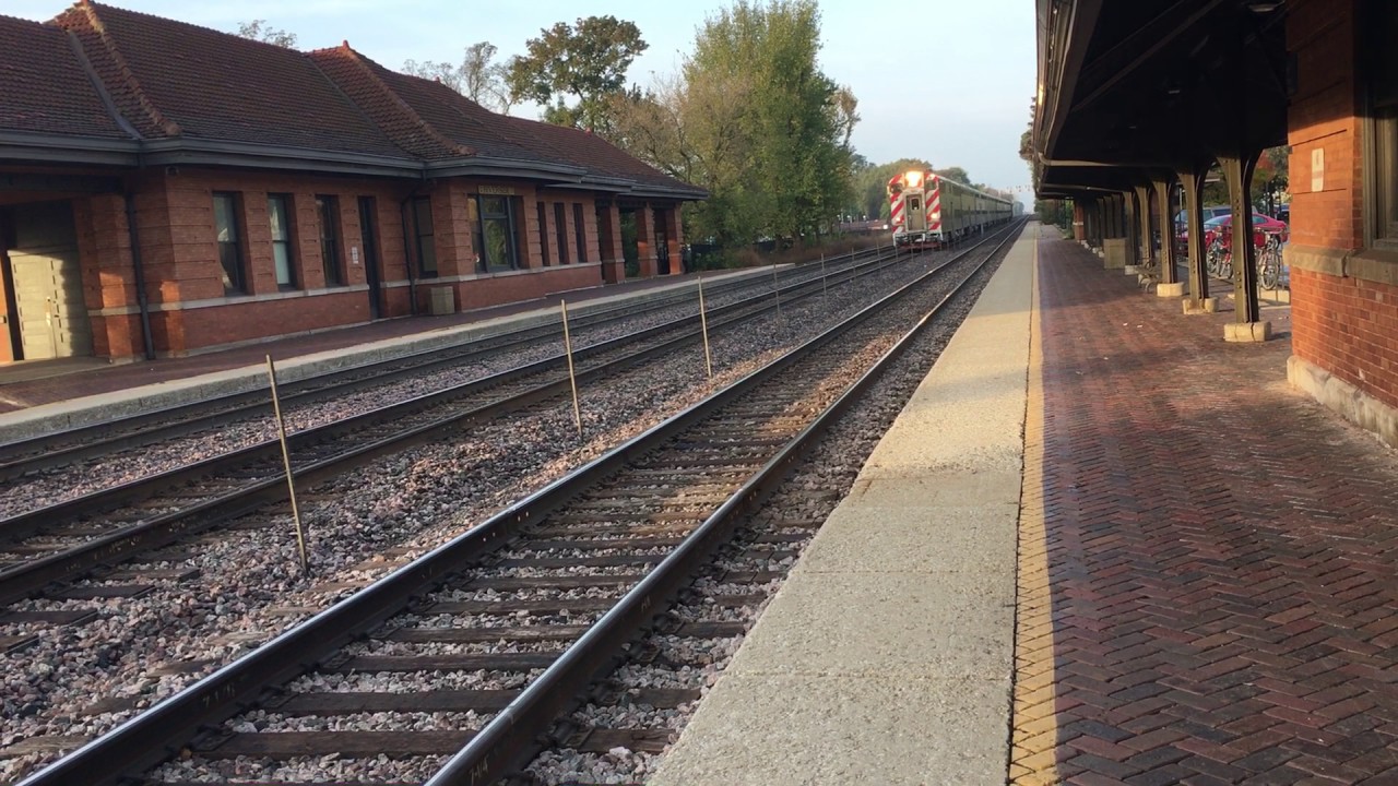 Inbound Metra 185 Express Passing Riverside IL - YouTube