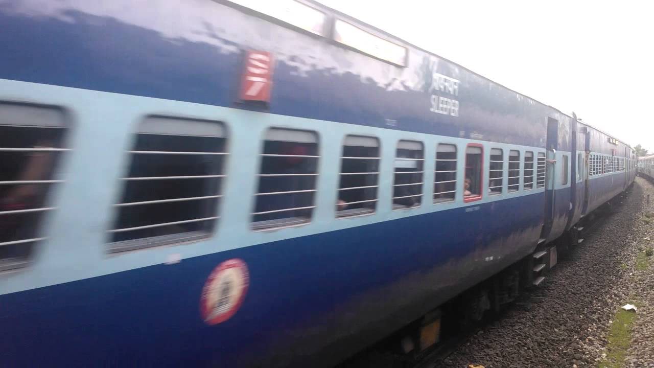Indian Railways Trivandrum Veraval Express crossing Mangalore Superfast ...