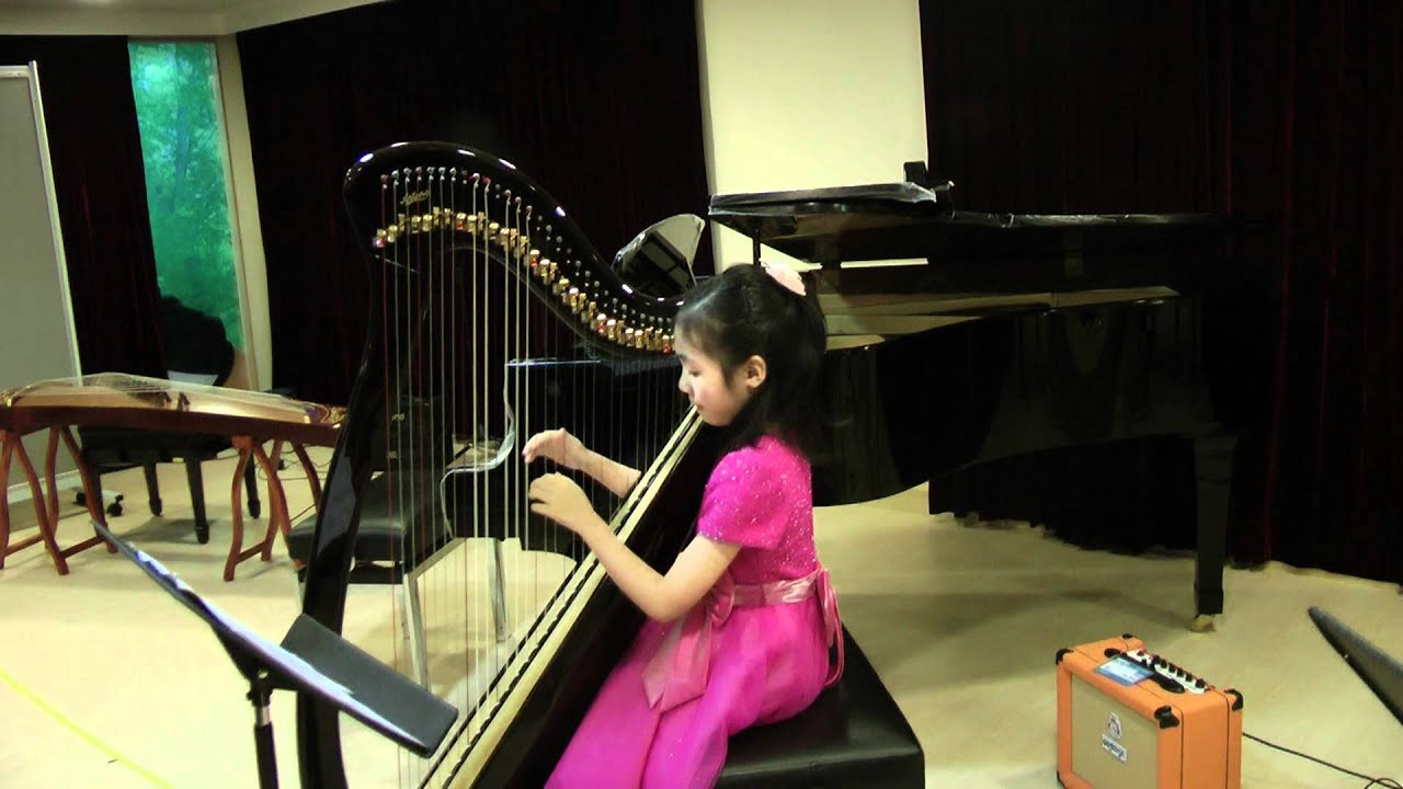li sophie harp performance: little prelude and amazing grace - YouTube