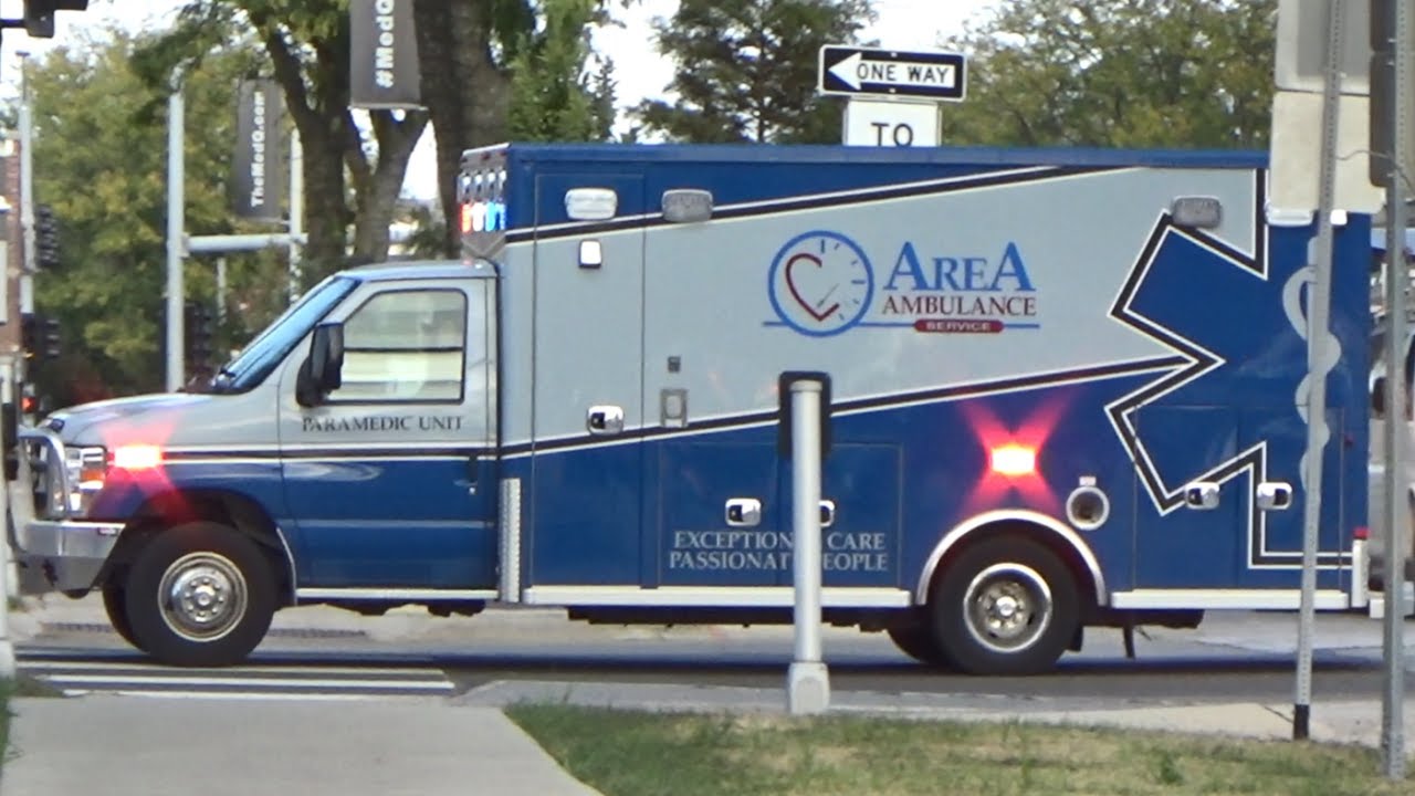 Cedar Rapids Area Ambulance Adam 38 Responding 10/13/2025 - YouTube