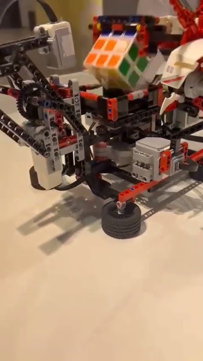 Робот собирает кубик рубик - YouTube