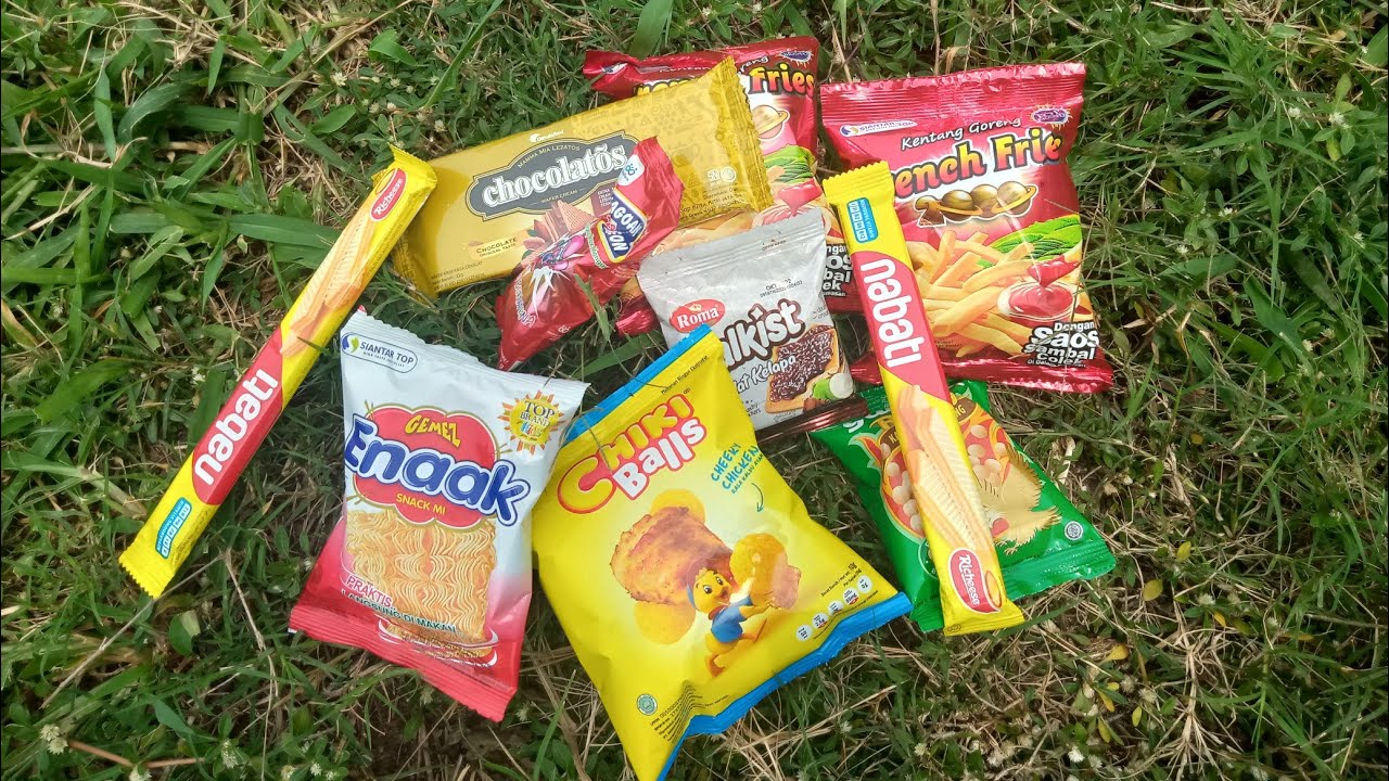 Mencari Makanan || Chiki , Wafer Chocholatos, Permen, Wafer Nabati ...