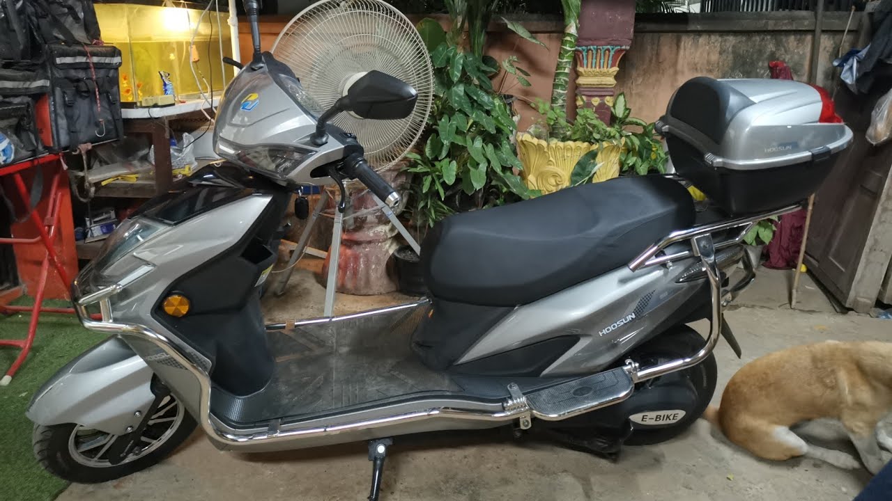 ເອົາລົດໄຟຟ້າເລາະສົ່ງເຄື່ອງ/เอารถไฟฟ้าส่งของ HOOSUN - YouTube