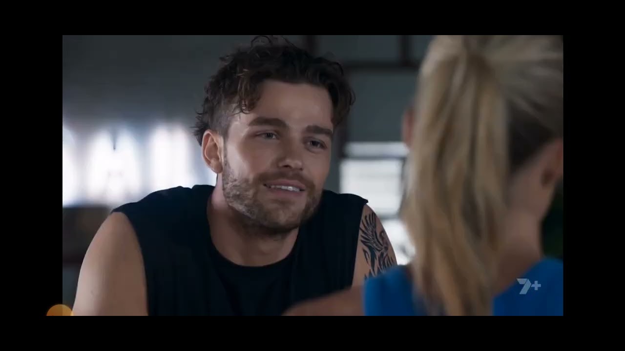 Rory Introduces himself to Felicity and Eden - YouTube