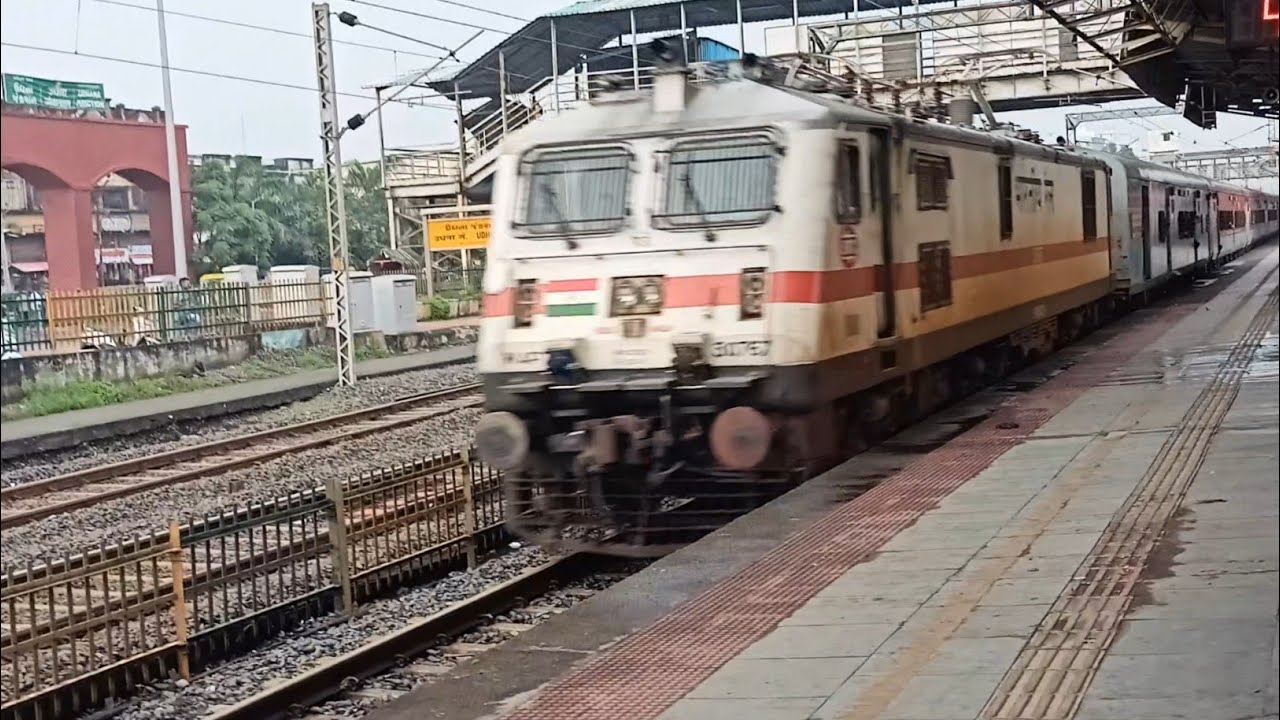 02936 St Bdts Intercity Exp is Brc Wap-7 And 02480 Suryanagri Sf Exp Is ...