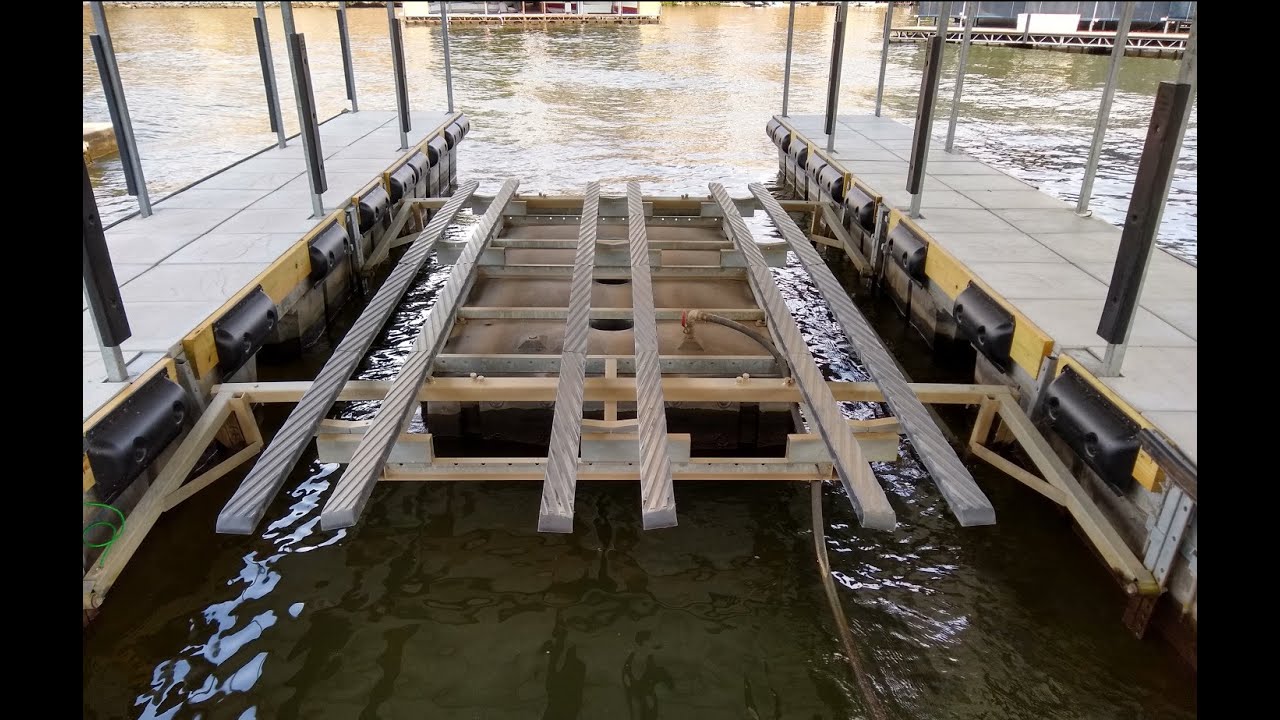 DockRealty.com DLS # 44868 6,800# Fibersteel 12' Wide Tritoon Bunks ...