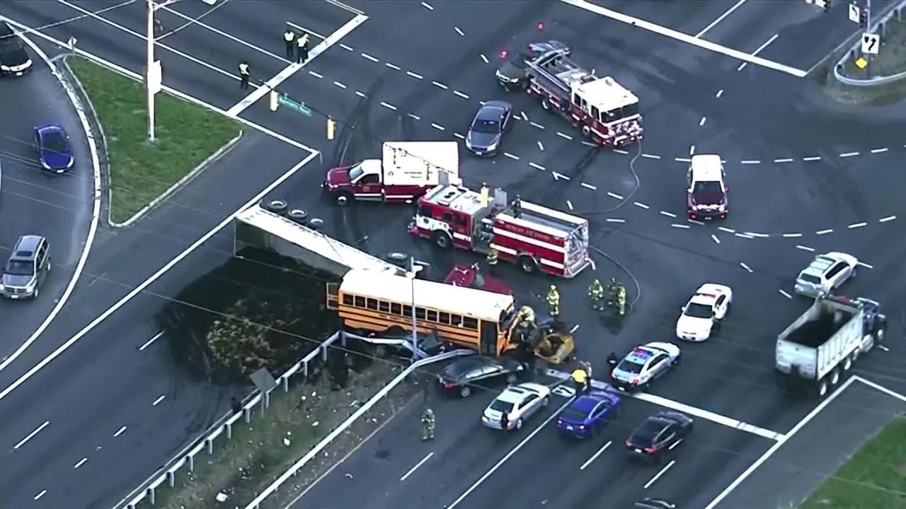 Bus crash in Maryland - YouTube