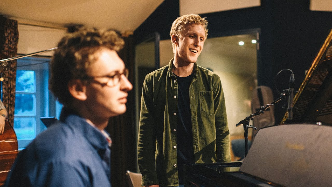 Ved kongens bord - David Skarsholm og Simon Pedersen // Stille Stunder - YouTube