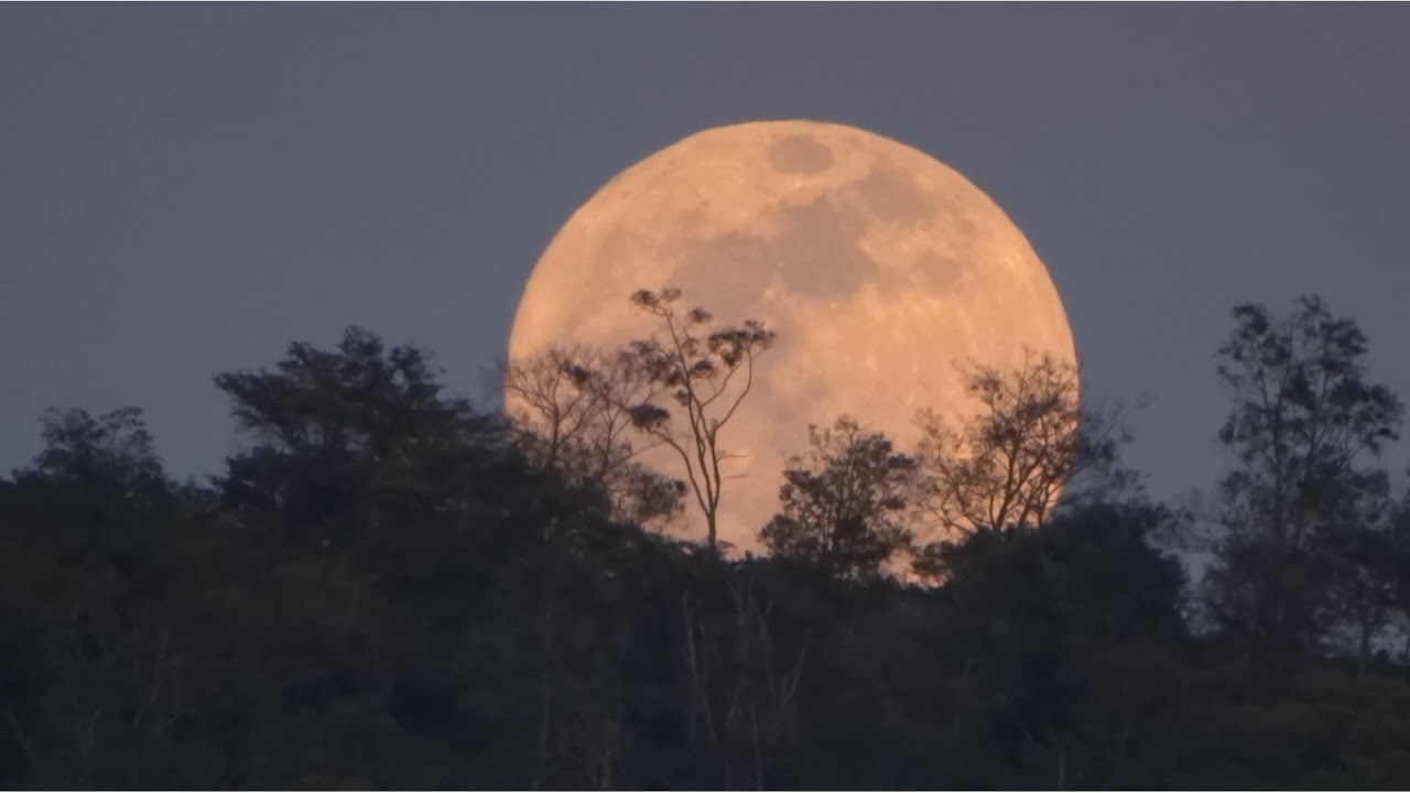 Lua cheia nascendo na Chapada Diamantina - YouTube