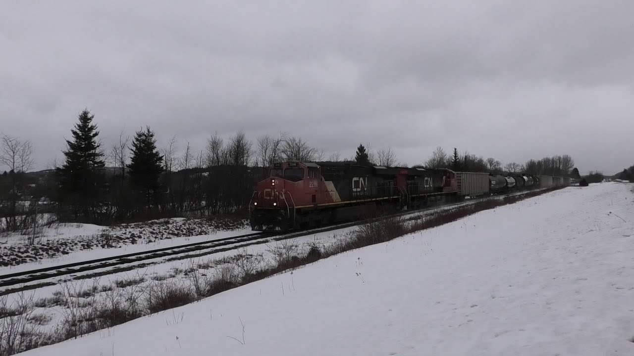 Hornshow from CN Train 594 West at Apohaqui, NB - YouTube