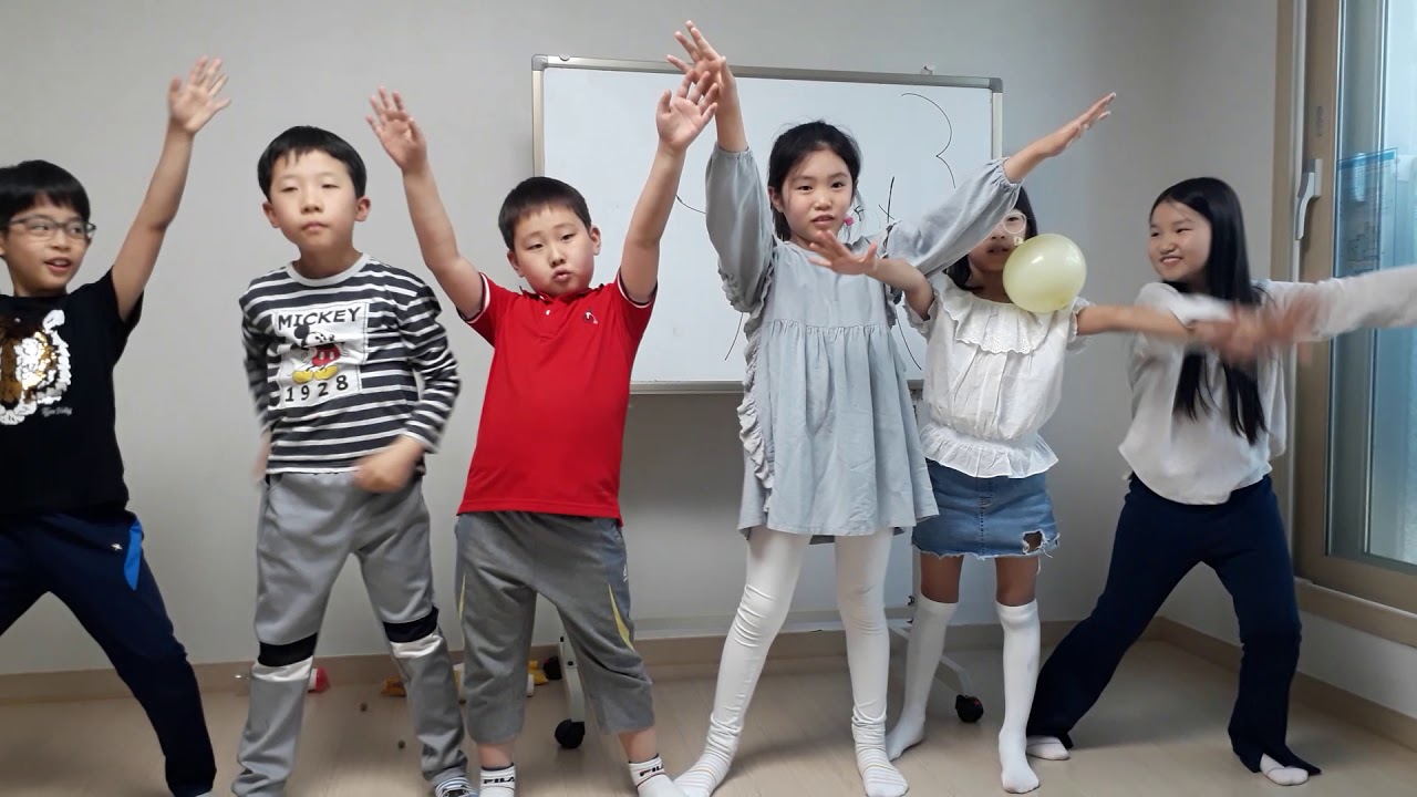 펀펀 잉글리쉬(The Wenny Man and the Three Goblins) - YouTube