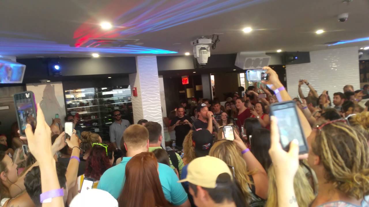 Simple Plan, Addicted to You - Kabana Rooftop Richmond 6/12/16 - YouTube