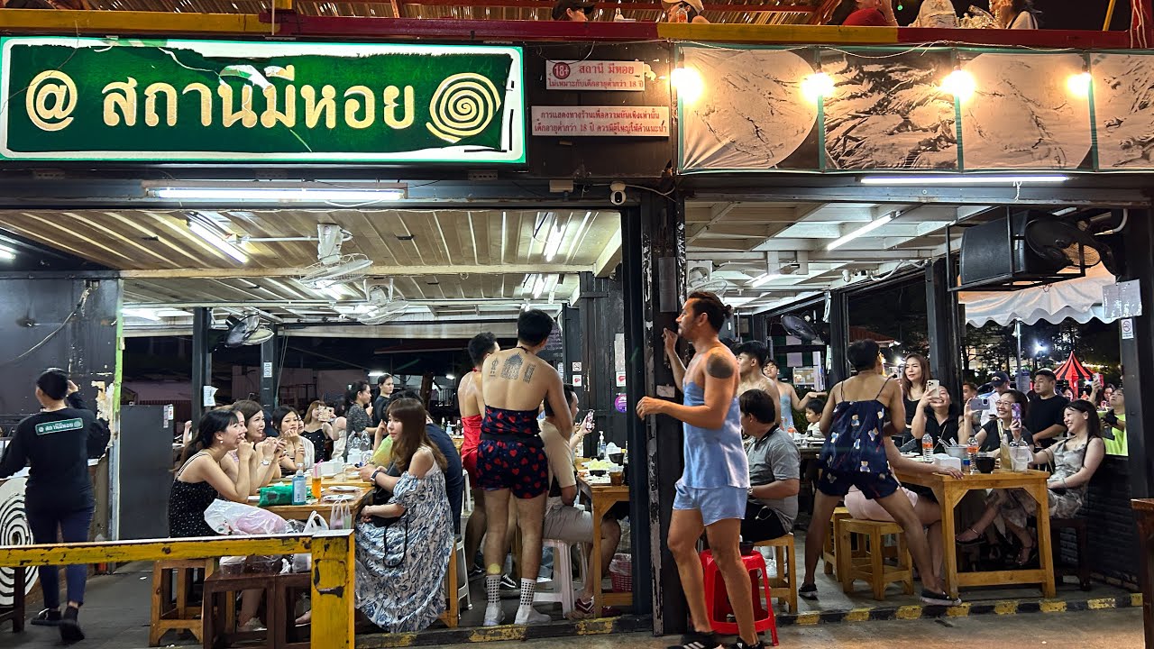Bangkok Craziest Restaurant in Huamum Night Market - Staneemehoi - YouTube