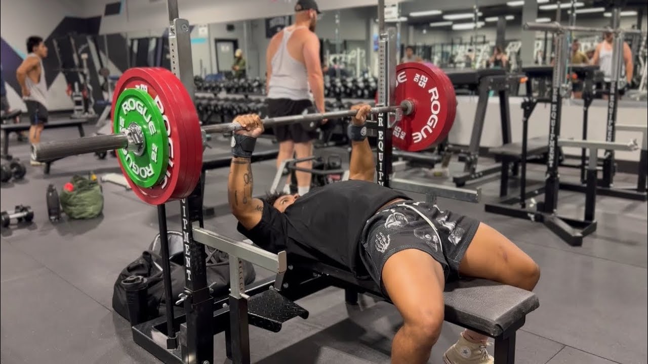 COME BENCH WITH ME || BENCHING CASEOH - YouTube