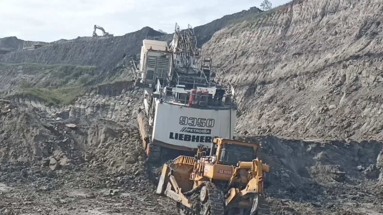 Liebherr's R9350 in action - YouTube