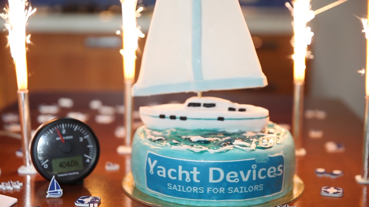 Volvo Penta EVC Tachometer plays music ;) - YouTube