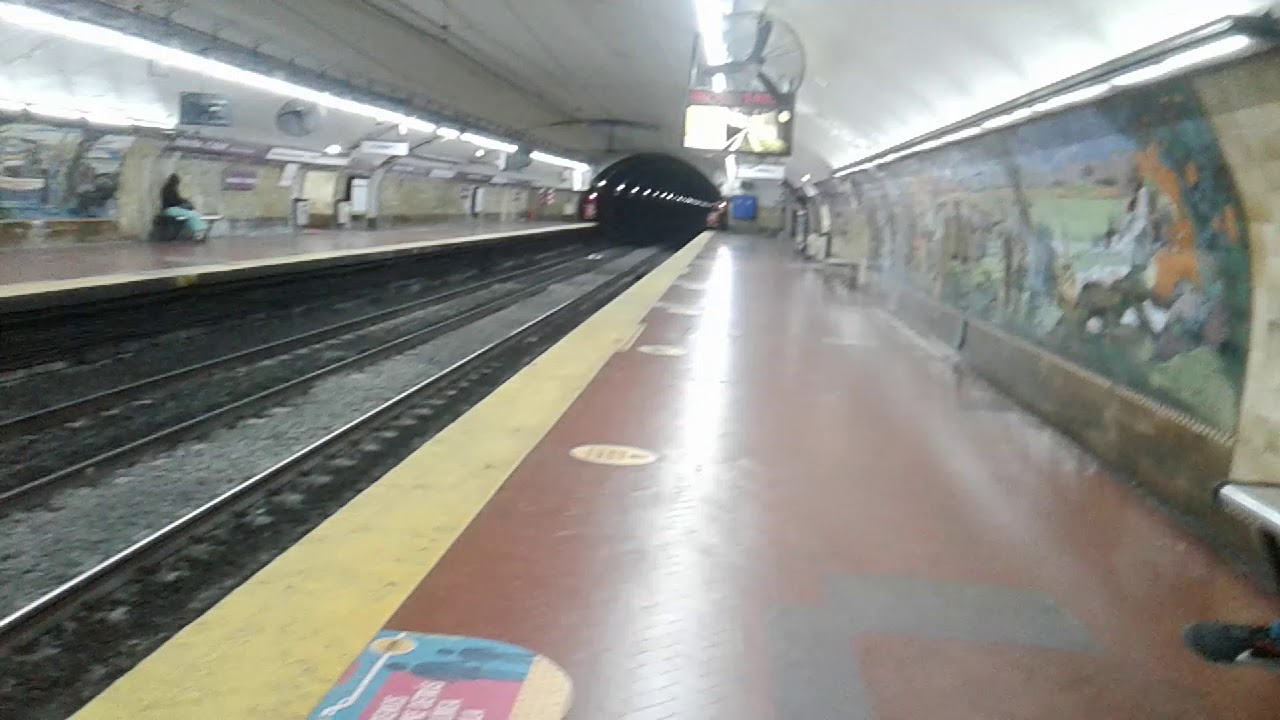Subte Linea E: Formación CAF GEE equipo "A" llegando a la Estación ...