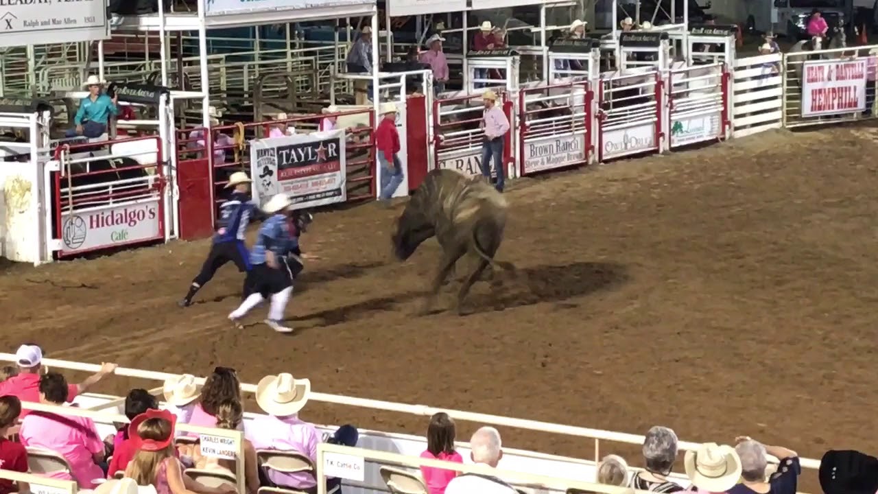 Bull Riding at Coleman PRCA Rodeo 2017 - YouTube