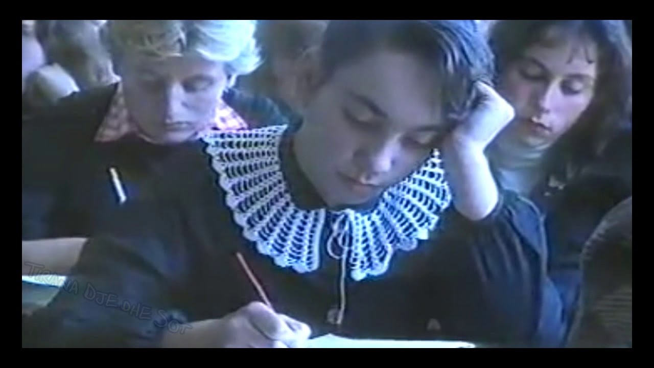 Studentet e viteve 90 - YouTube