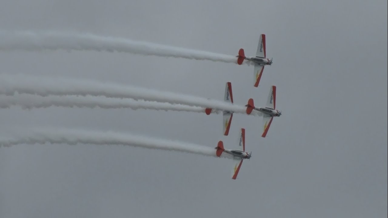 EAA AirVenture 2018 - Aeroshell Aerobatic Team - YouTube